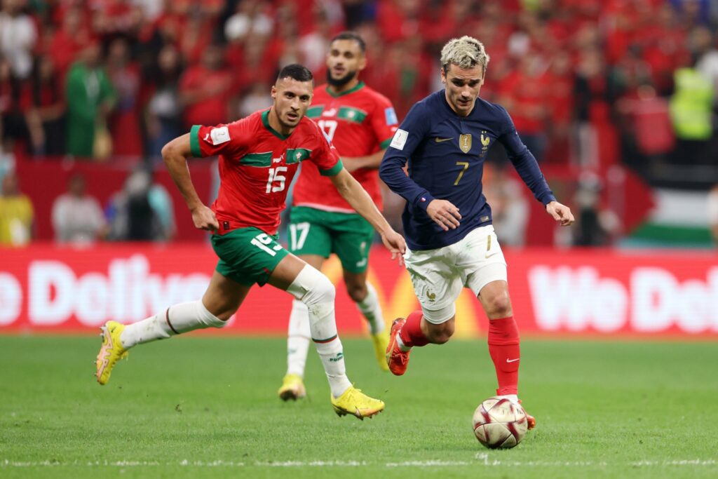 Antoine Griezmann confirms Atletico Madrid stay amidst €25m exit rumours Antoine Griezmann confirms Atletico Madrid stay amidst €25m exit rumours